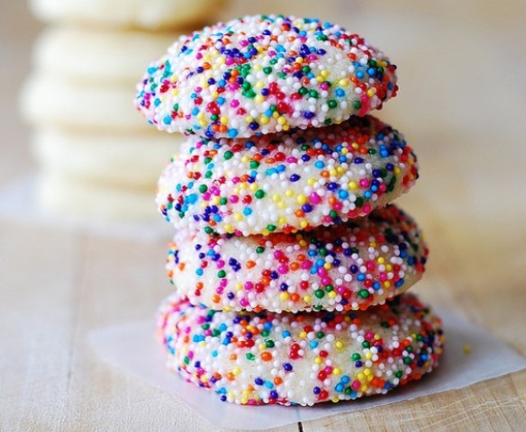 Πανεύκολα πολύχρωμα μπισκοτάκια βανίλιας - Perpera.online